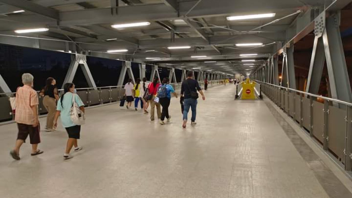 เปิดใช้แล้ว! Skywalk เชื่อมรถไฟฟ้า MRT สายสีชมพูกับ MRT สายม่วงที่สถานีศูนย์ราชการนนทบุรี