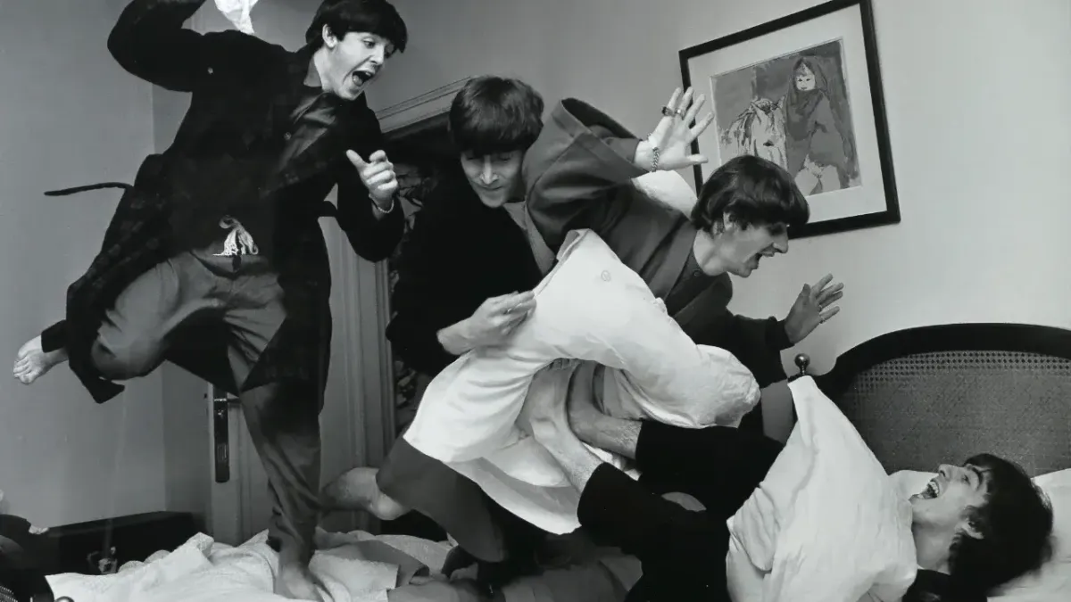 การต่อสู้ด้วยหมอนของเดอะบีเทิลส์ ช่วงเวลาที่สนุกสนานในปี 1964