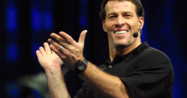 10 “บทเรียนชีวิต” ที่เราได้จาก Tony Robbins