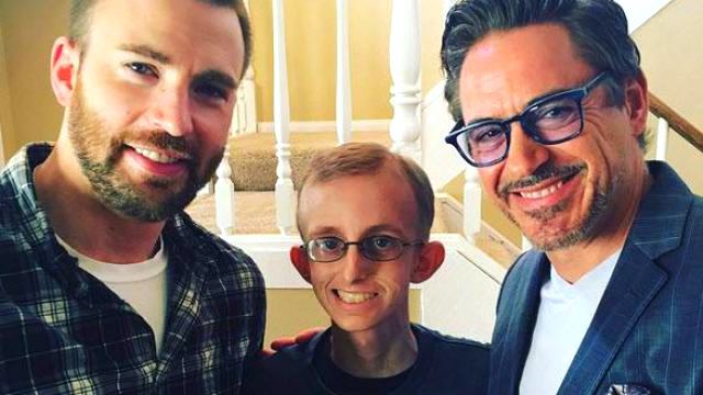 ‎CaptainAmerica‬ และ ‎IronManแท็กทีมไปเยี่ยมและให้กำลังใจ Ryan Wilcox ...