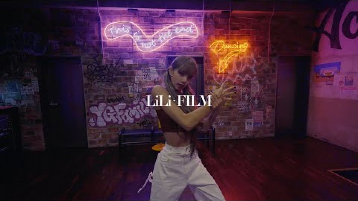 LISA "BlackPink" Dance Performance Video