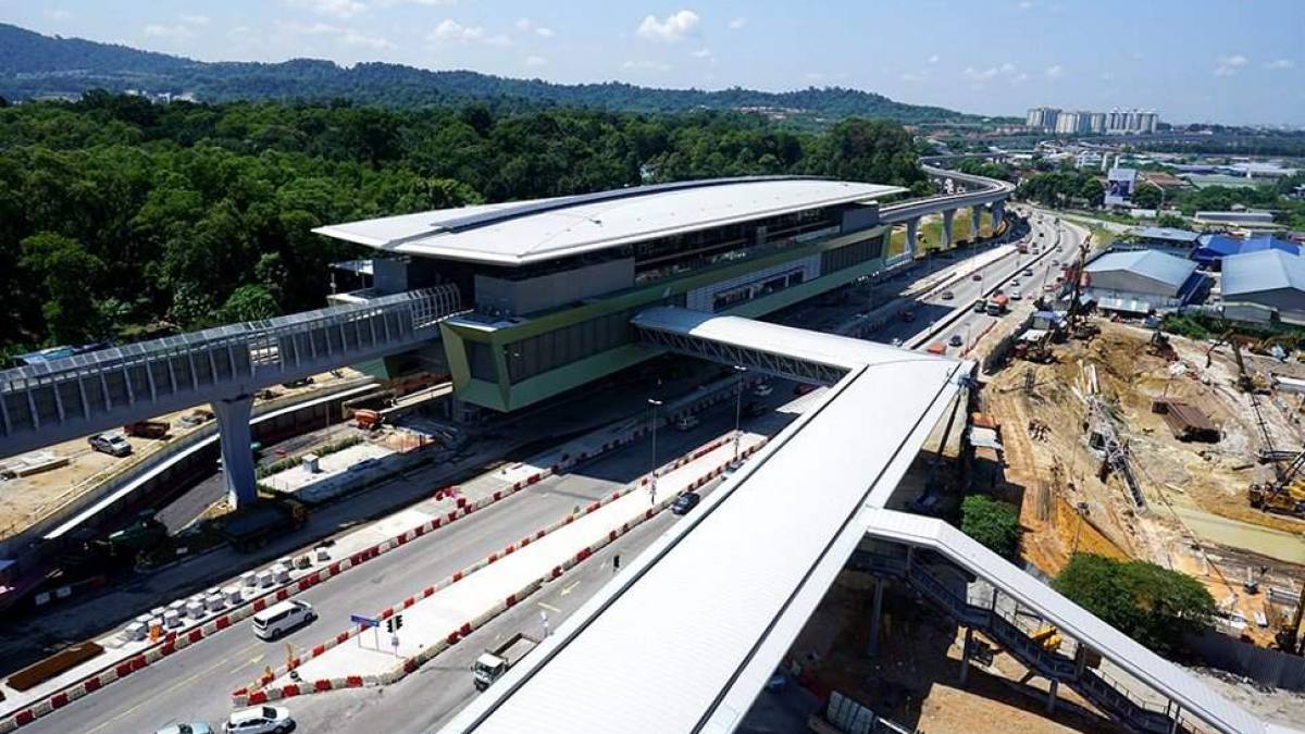 ชมวิวจากสถานีรถ MRT สวยงาม กลางกรุงกัวลาลัมเปอร์ประเทศมาเลเซีย