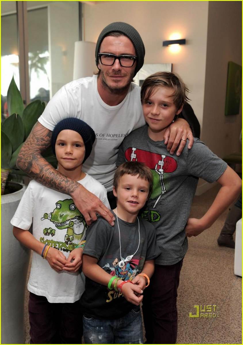 David Beckham Kinects With His Kids
