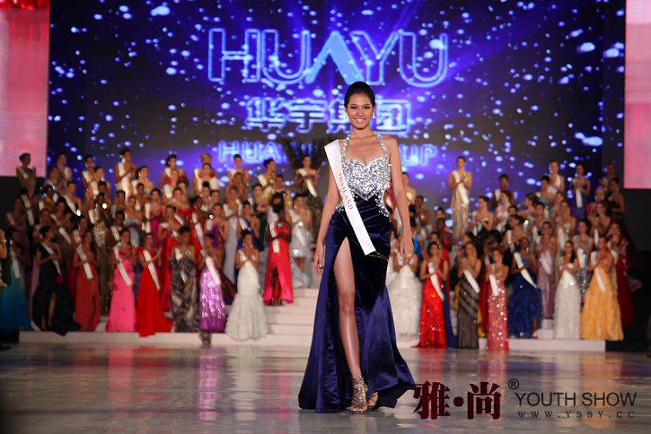 ชุดราตรี "หนูสิ" แม้ดูด้านข้างยังสวยเลย น่าจะได้ Miss World Designer ...