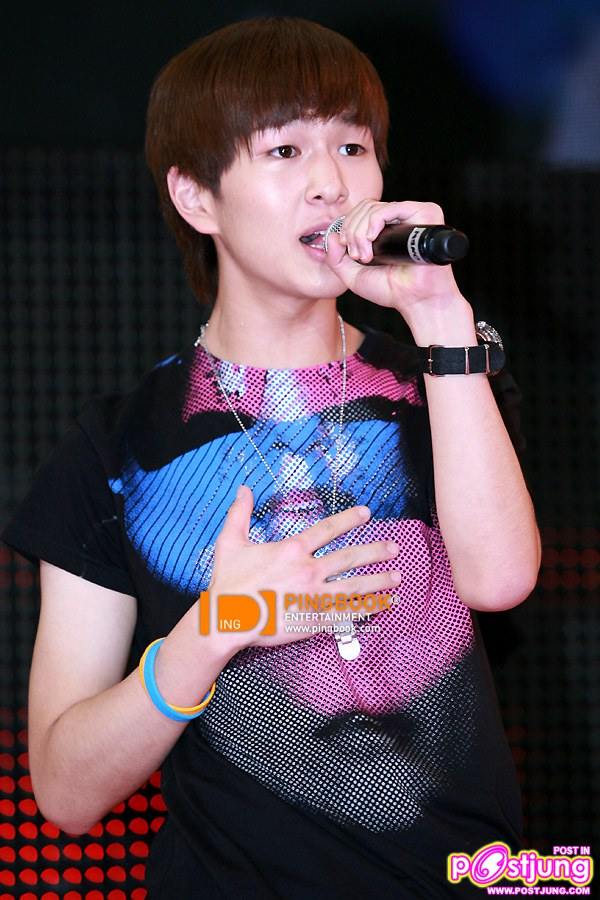 Onew [Shinee] :D