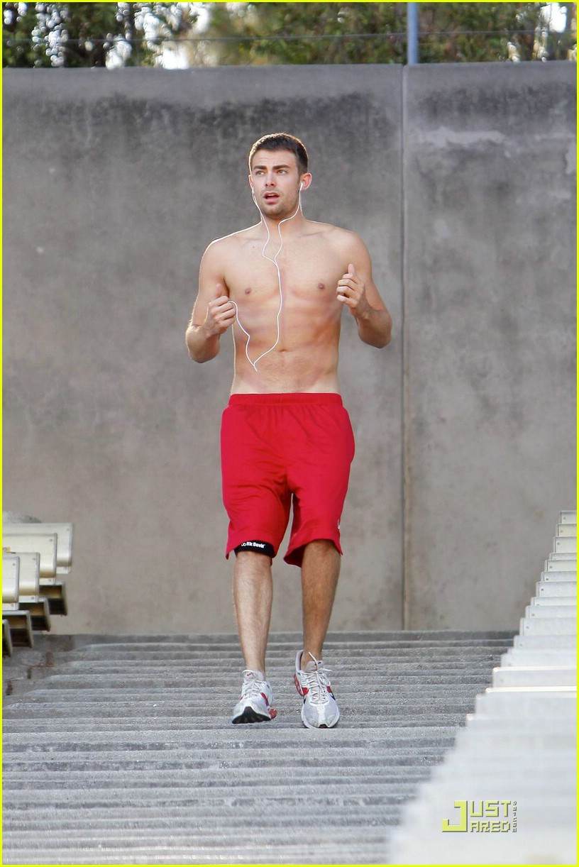 แอบดูคนดัง Jonathan Bennett