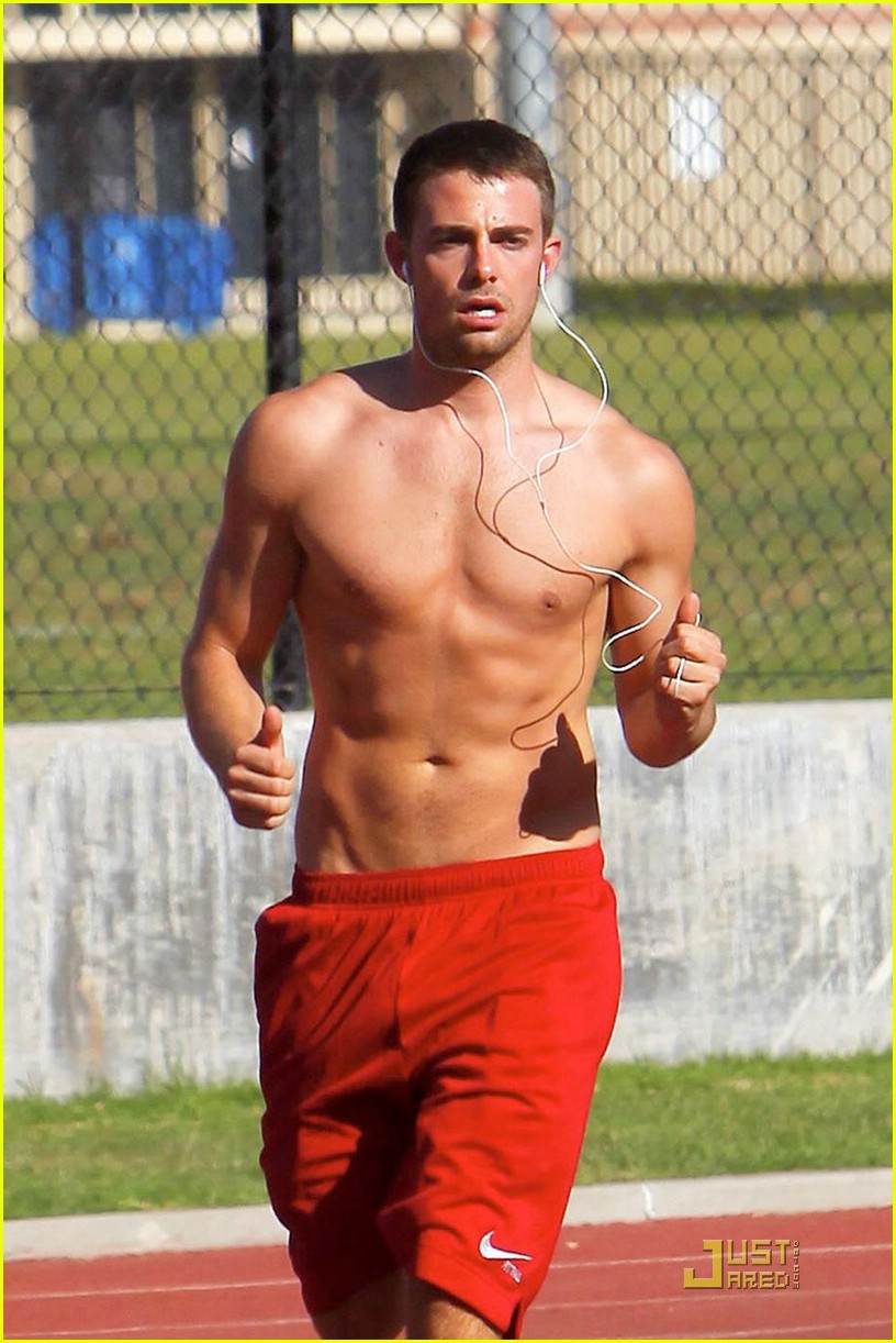 แอบดูคนดัง Jonathan Bennett