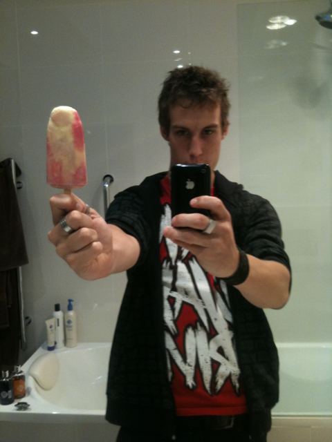 หนุ่่มๆกับiPhone