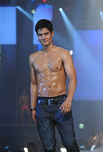 Philippines : Cosmo Bachelor Bash 2011