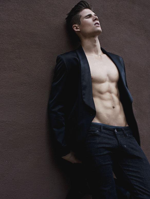 KEVIN BAKER หล่อเนี๊ยบ