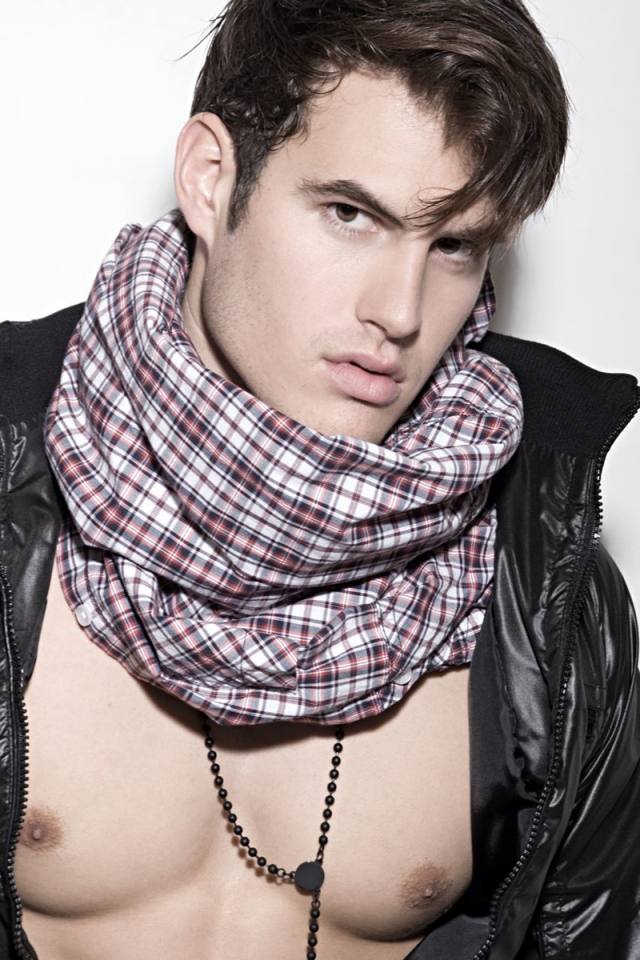 BART COLOM หัวนมน่ากัดจัง