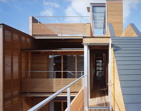 Japanese Wooden Houses: courtyard, multi-level decks and a loft