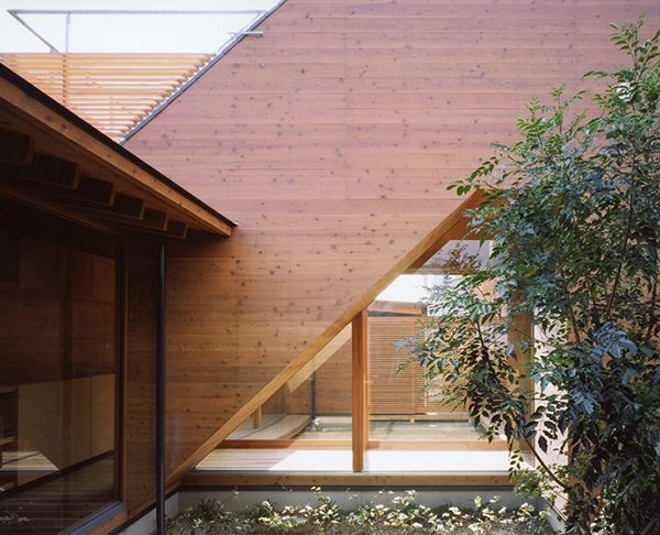 Japanese Wooden Houses: courtyard, multi-level decks and a loft