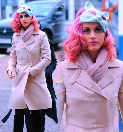 Katy Perry: Halloween Cat Mask! สวยน่ารักมากๆ