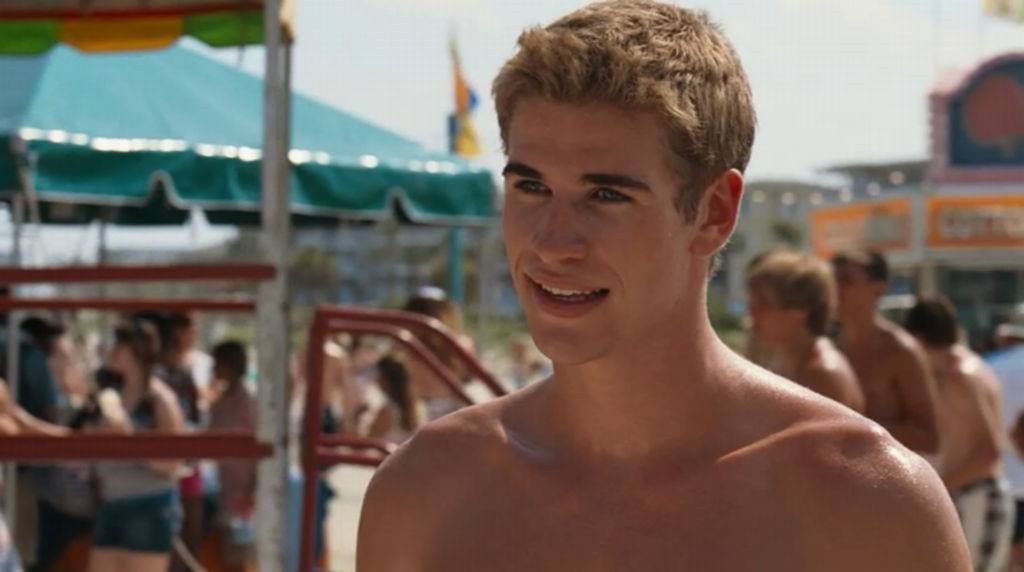 Liam Hemsworth Shirtless in The Last Song