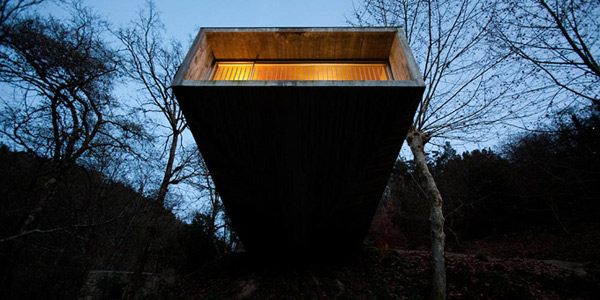 Riverfront Architecture – Contemporary Concrete House Overlooking River ...