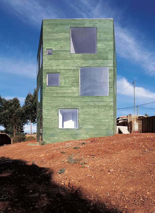 Vertical House Plan For Family Living in Chile