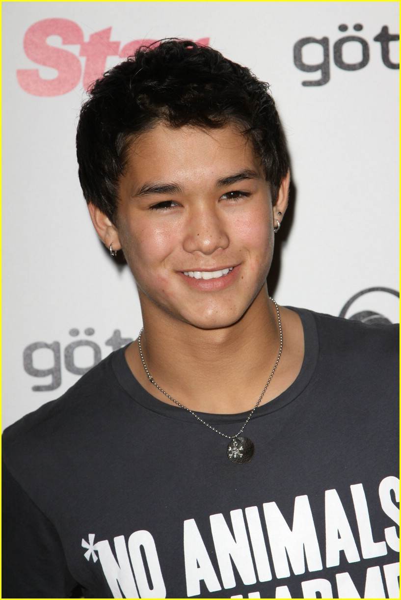 Boo Boo Stewart ดาวดวงใหม่ที่กำลังรุ่งใน Twilight