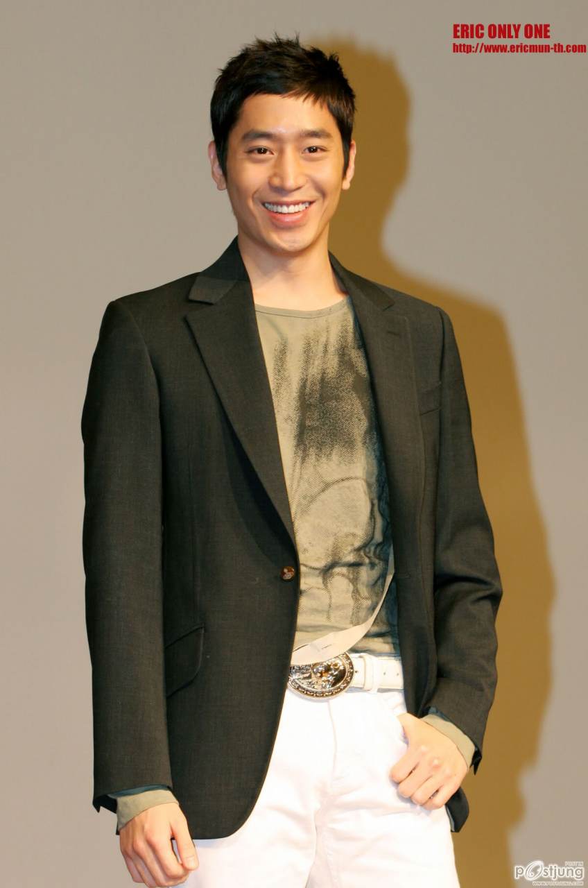 รอยยิ้ม Eric_Mun