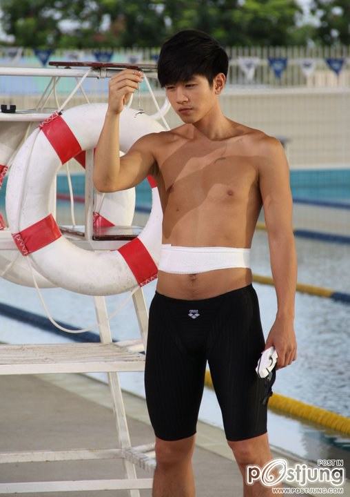 หนุ่มๆ โลมากล้าท้าฝัน