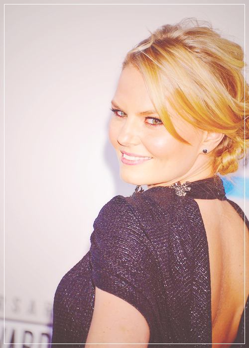 Jennifer Morrison - Red Carpet Interview - AMA 2012