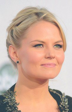 Jennifer Morrison - Red Carpet Interview - AMA 2012