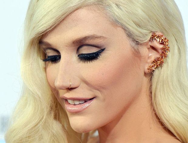 Ke$ha - Red Carpet Interview - AMA 2012