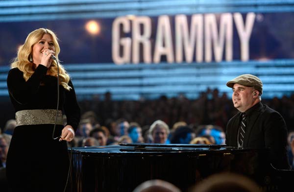 งานประกาศผลรางวัล แกรมมี่ อวอร์ดส์ ครั้งที่ 55 (the 55th Grammy Awards)