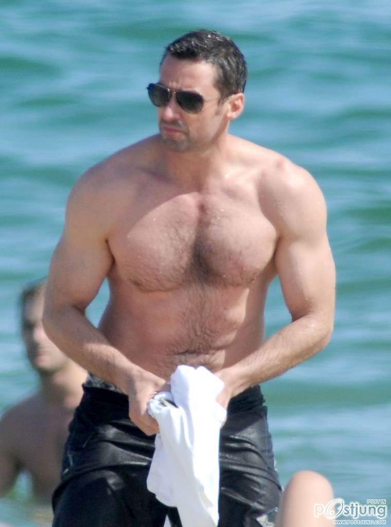 hughjackman-shirtless-six-pac