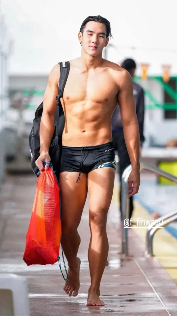 Thailand swimmer : Wasu Panturaksa