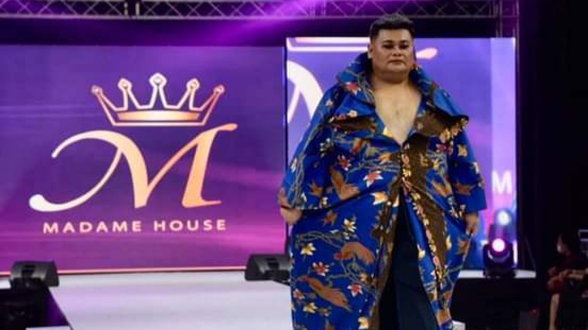 MADAME HOUSE แบรนด์เสื้อปาเต๊ะชื่อดัง.ทางภายใต้. พร้อมเหล่านางแบบและ ...