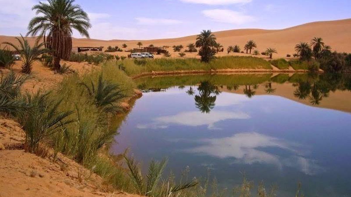 ทะเลสาบในทะเลทราย สวยเหมือนจับวาง🌟