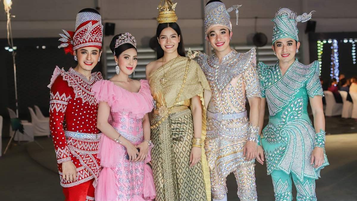 ‘ฟ้าใส’ข้ามมิติโผล่กลางโรงลิเก หวิดเกิดศึกวางมวย