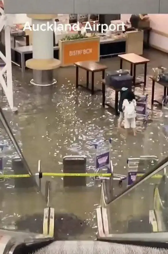 เสียเวลาฟรี! สายการบินเอมิเรตส์ บินบนน่านฟ้านาน 13 ชม. จากดูไบไปโอ๊ค ...