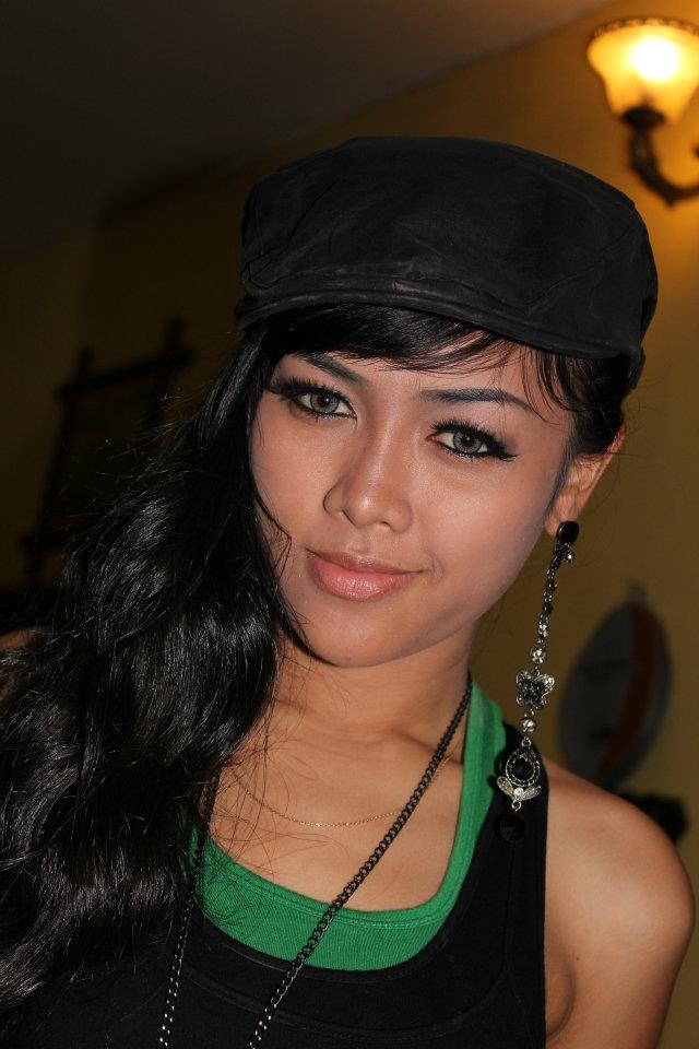Tot Lina สาวผิวคล้ำ สวย แรง หมั้นใจ